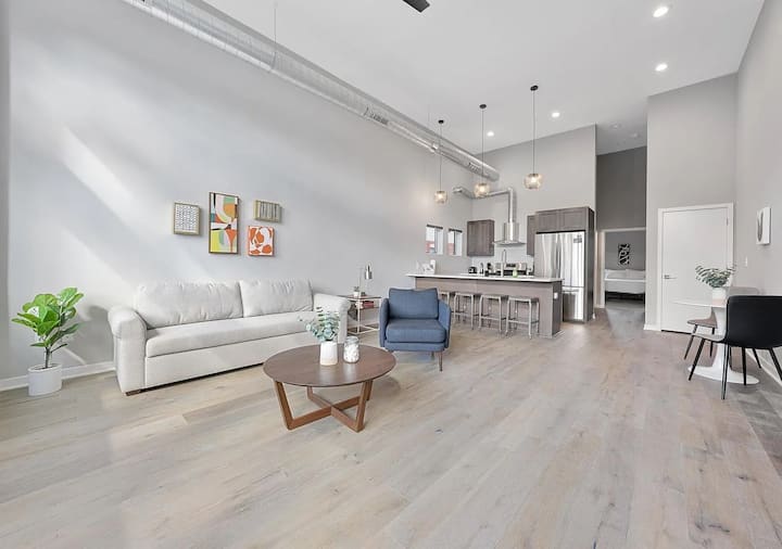 Modern Tremont Loft — Steps To Dining & Parks - Cleveland, OH
