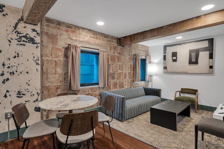 French Quarter, Walk To Bourbon & Saenger Theater - New Orleans, LA