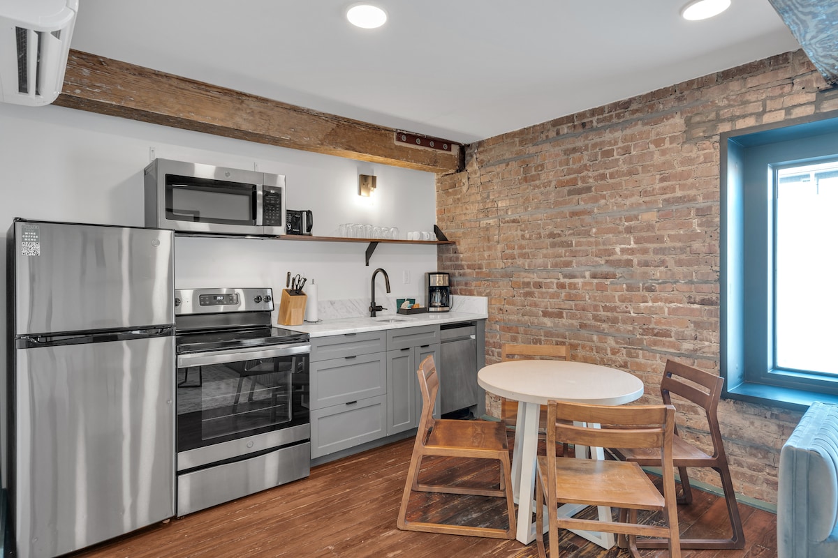 French Quarter, Pool, Steps to Bourbon & Canal St - Hotels for Rent in ...