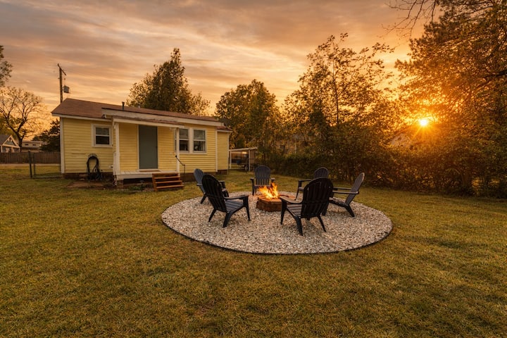 Downtown Bentonville | Fire Pit + Walk To Square - Bentonville, AR