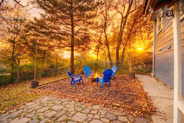 Downtown 4br Oasis With Fire Pit - Fayetteville, AR