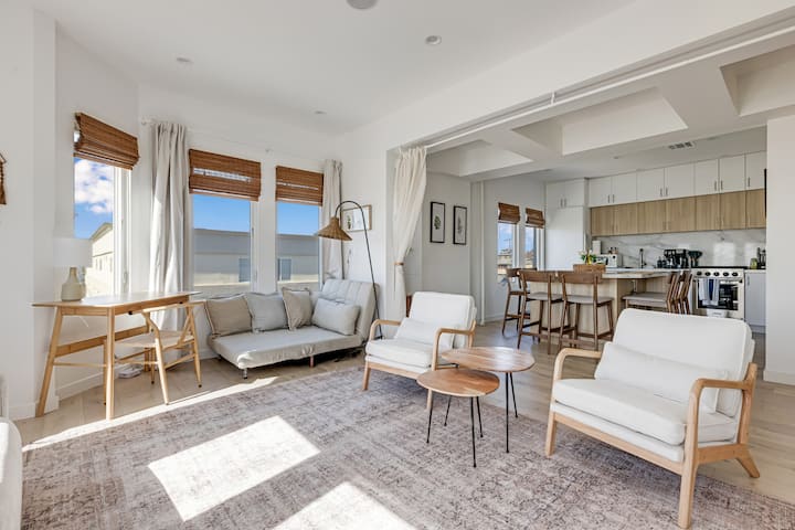 Bright Venice Apartment | 1 Block From Boardwalk - Venice Beach