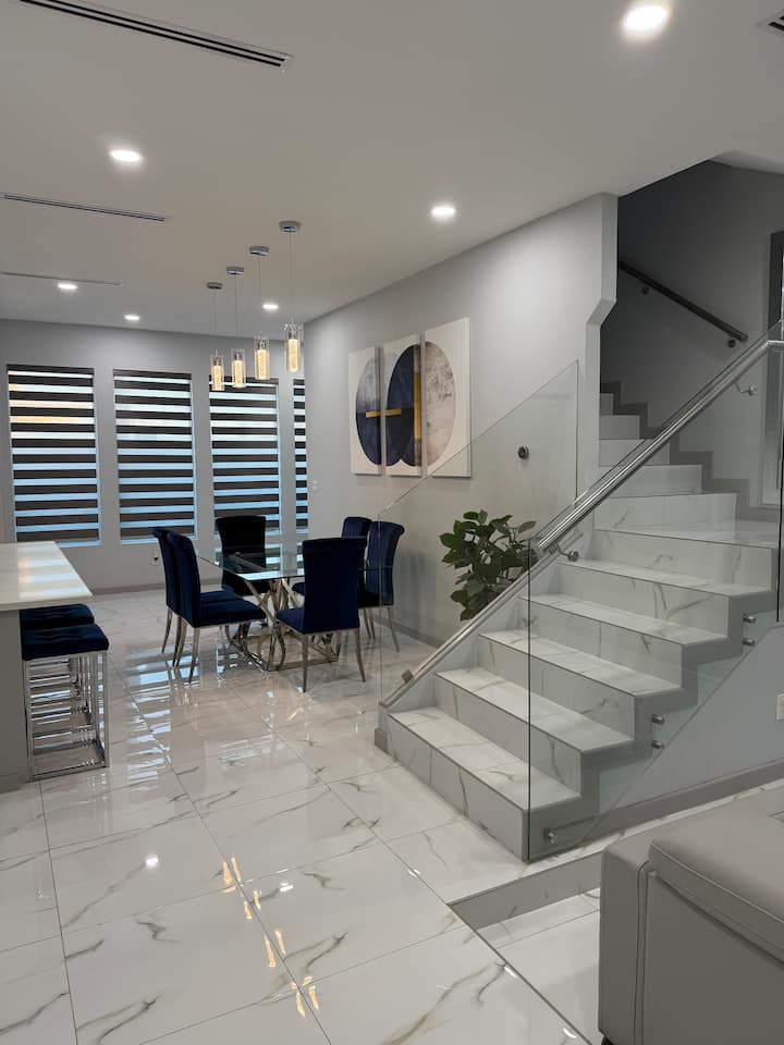 Conveniently Located Home In North Mcallen - 麥卡倫