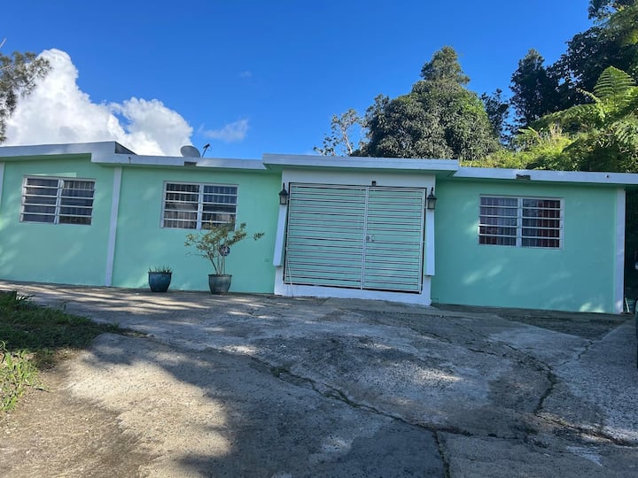 Casita Con Brisas Del Monte - Cayey