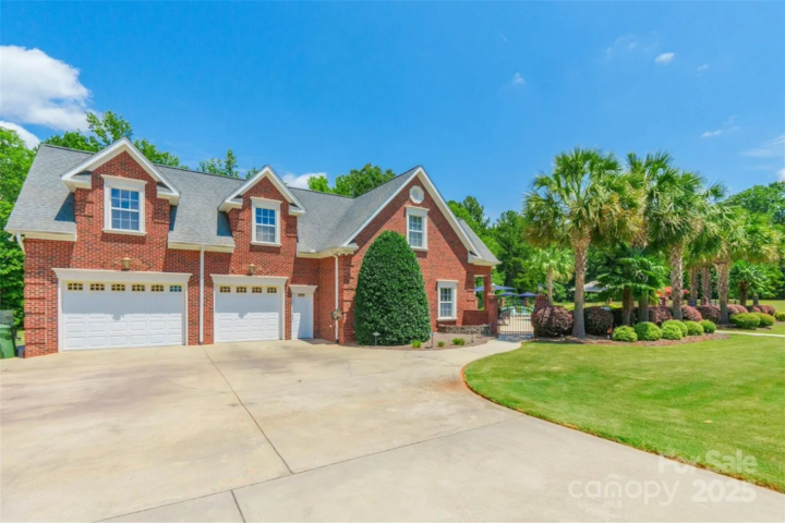 1b + Loft/"bedroom" + Sleep Area In Living Room! - Lancaster, SC