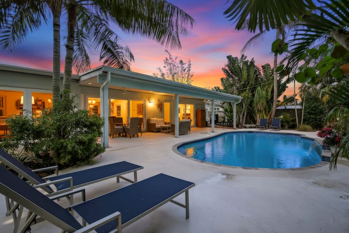 Sunny Deerfield Beach Oasis W/ Pool & Canal Views - Deerfield Beach, FL