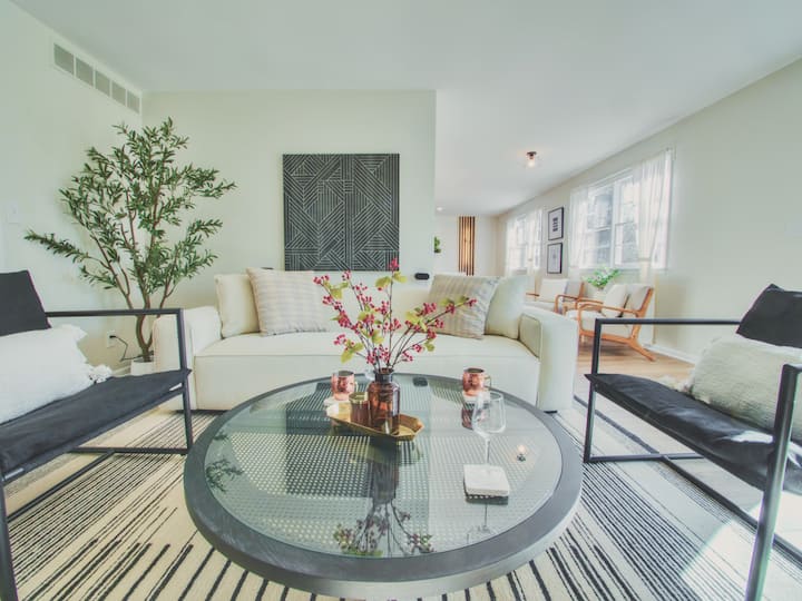 Modern 3br Retreat | Quiet + 2-car Garage Near Ku! - Lawrence, KS