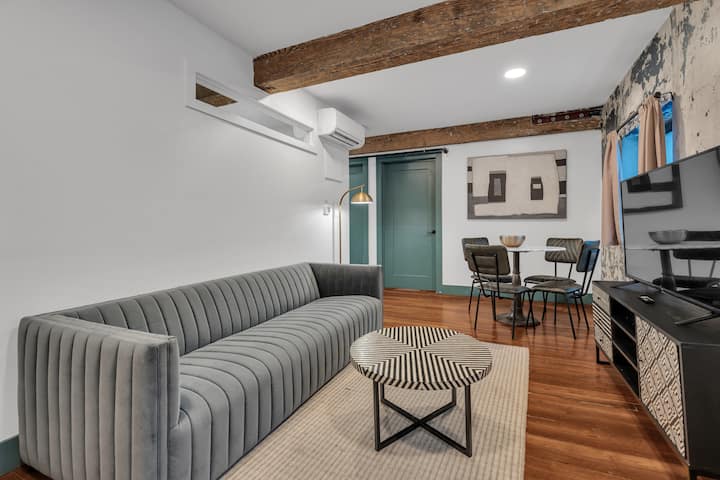 French Quarter, Bar, Pool, On Streetcar Line - Louisiana