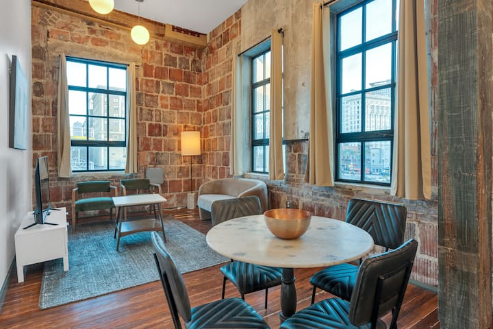 French Quarter, Pool, Near Superdome & Bourbon St - Louisiana