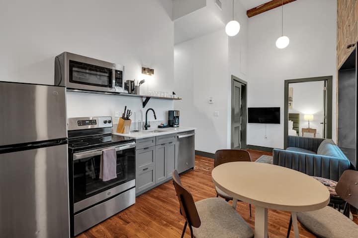 French Quarter, Next To Saenger Theater, Canal St - New Orleans, LA