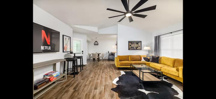 Modern 3bd | Centrally Located | Backyard Fire Pit - Helotes, TX