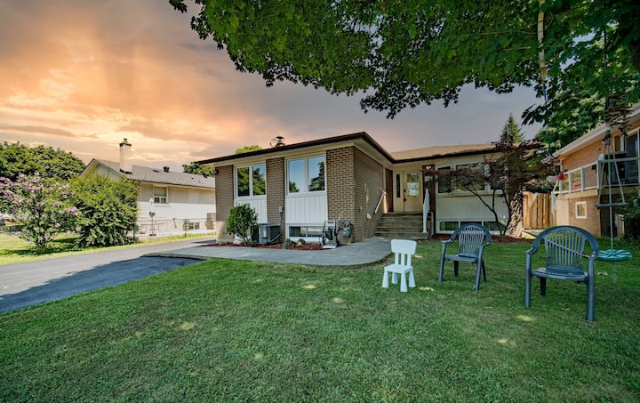 Entire Basement With 75-inch Tv - Brampton