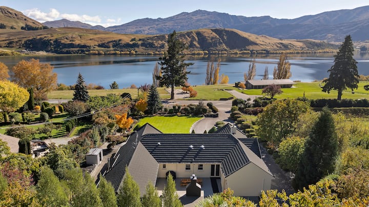 Hayes Lodge - Luxury Lakeview Retreat - Arrowtown