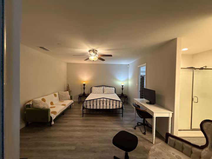 Private Studio Near Everything ! - Riverside, CA