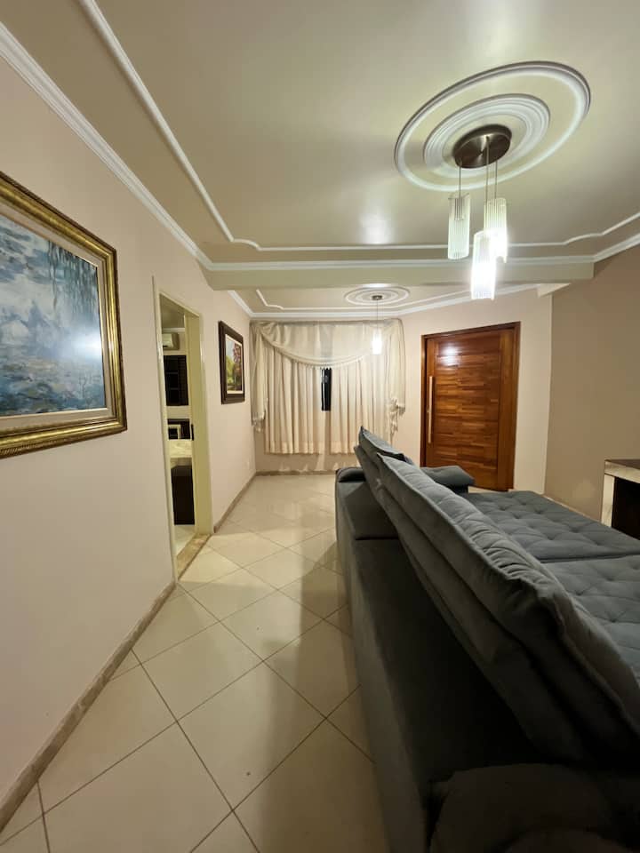 Casa 04 Quartos, 05 Banheiros - Amambay