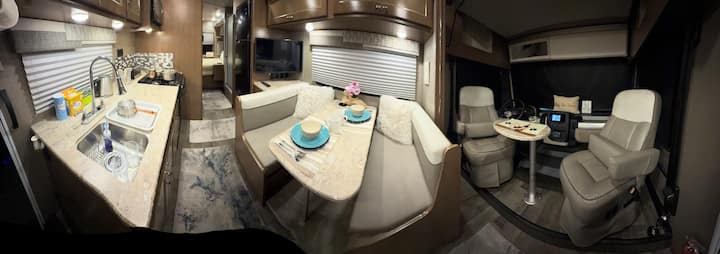 Adventure Awaits | Fully-equipped Rv Experience - Fort Pierce, FL