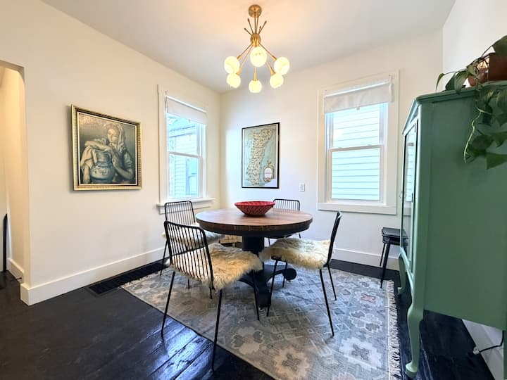 La Maison Galerie, 4bd Retreat In Walker's Point - Milwaukee