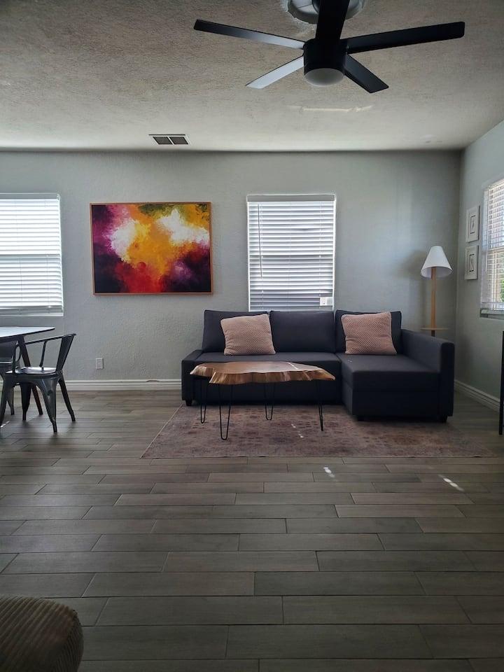 Central Phx Garden Oasis: King Bed + Ev + Parking - Phoenix