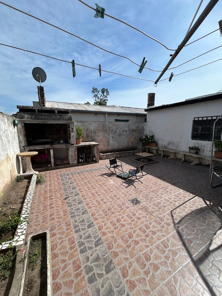 Casa Hasta 6 Personas, Con Cochera, Muy Buena Zona - San Nicolás de Los Arroyos