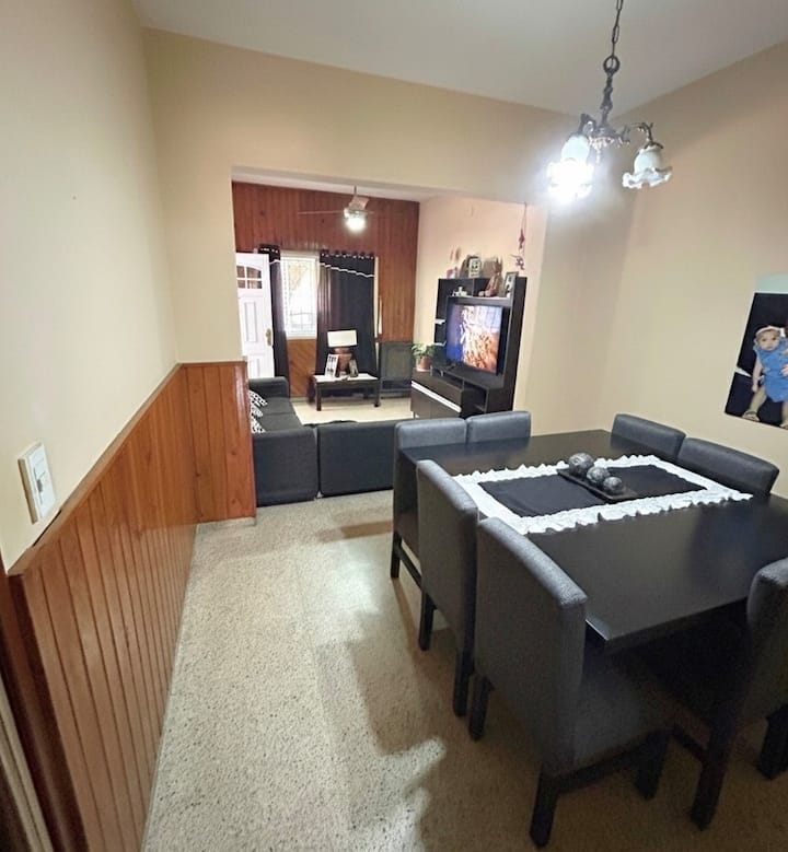 Casa Hasta 6 Personas, Con Cochera, Muy Buena Zona - San Nicolás de los Arroyos