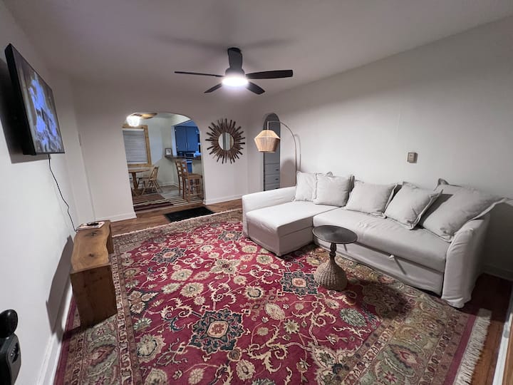 Small Sweet & Steps From Everything Ozark Retreat - Ozark, MO