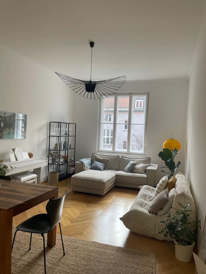 Charmante Altbauwohnung Im Herzen Schwabings - Munich