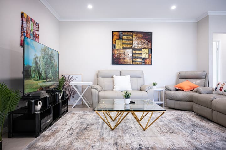 New Beautiful Cozy Front House. - 阿斯科特區