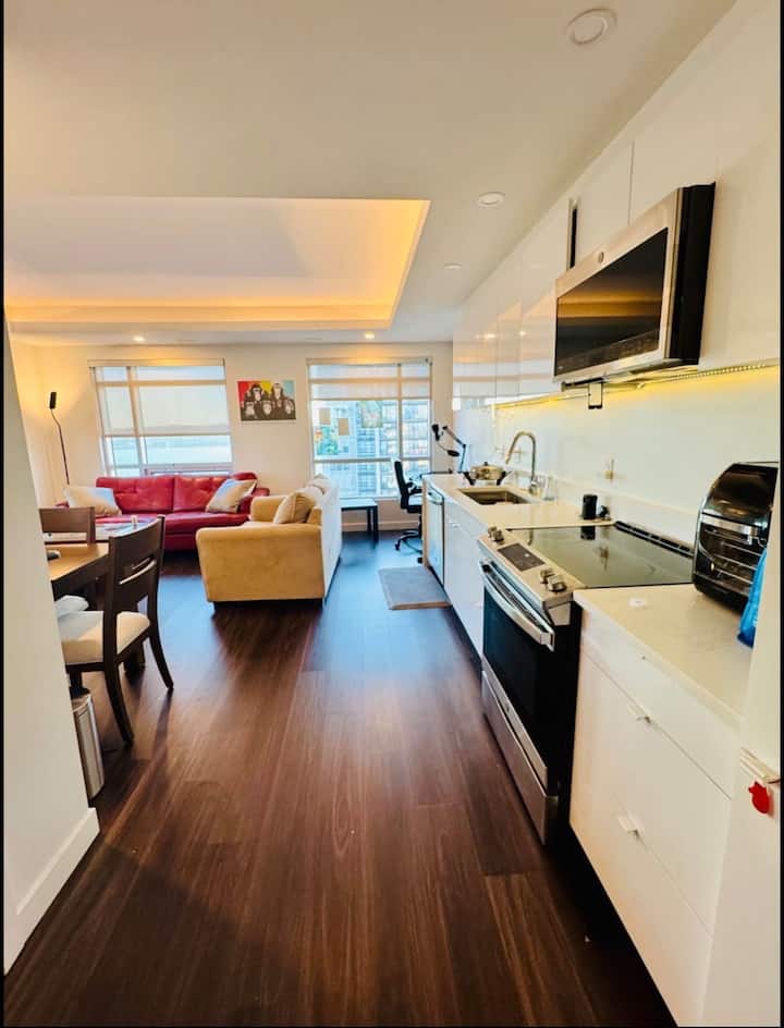 Your Home In The Heart Of Halifax - 핼리팩스 카운티