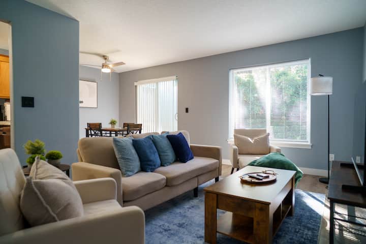 Downtown Tigard Family Getaway - Lake Oswego, OR
