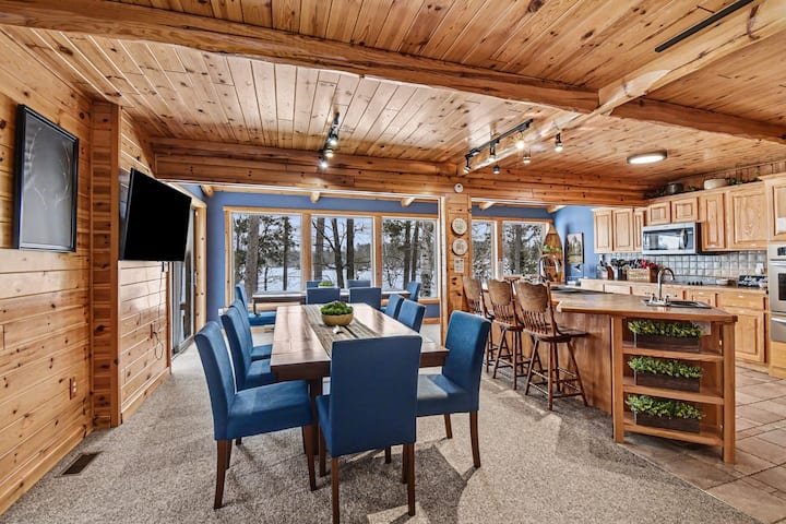 Waterfront 6b4b | Pool, Arcade, Beach, Kayak, Etc. - Black Lake, Fairview