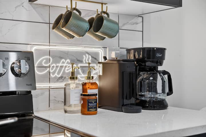 Neutral Oasis - 15 Mins To Dt + Coffee Bar + Games - Edmonton