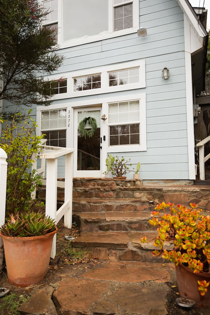 The Collected Cottage - Cambria, CA