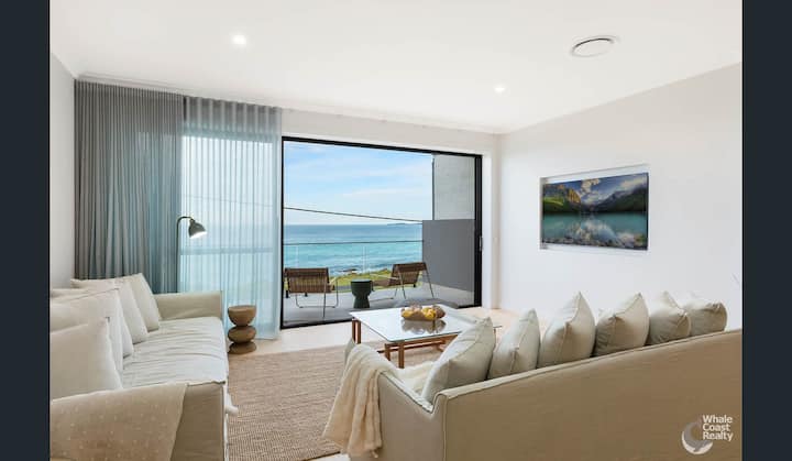 Kianga Beachside First Floor Apartment - Narooma
