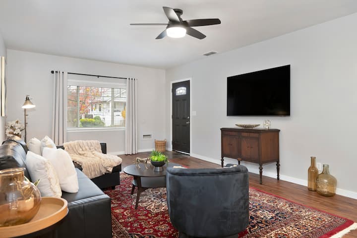 Modern 3br Retreat | Fast Wi-fi & Private Patio - Sacramento, CA
