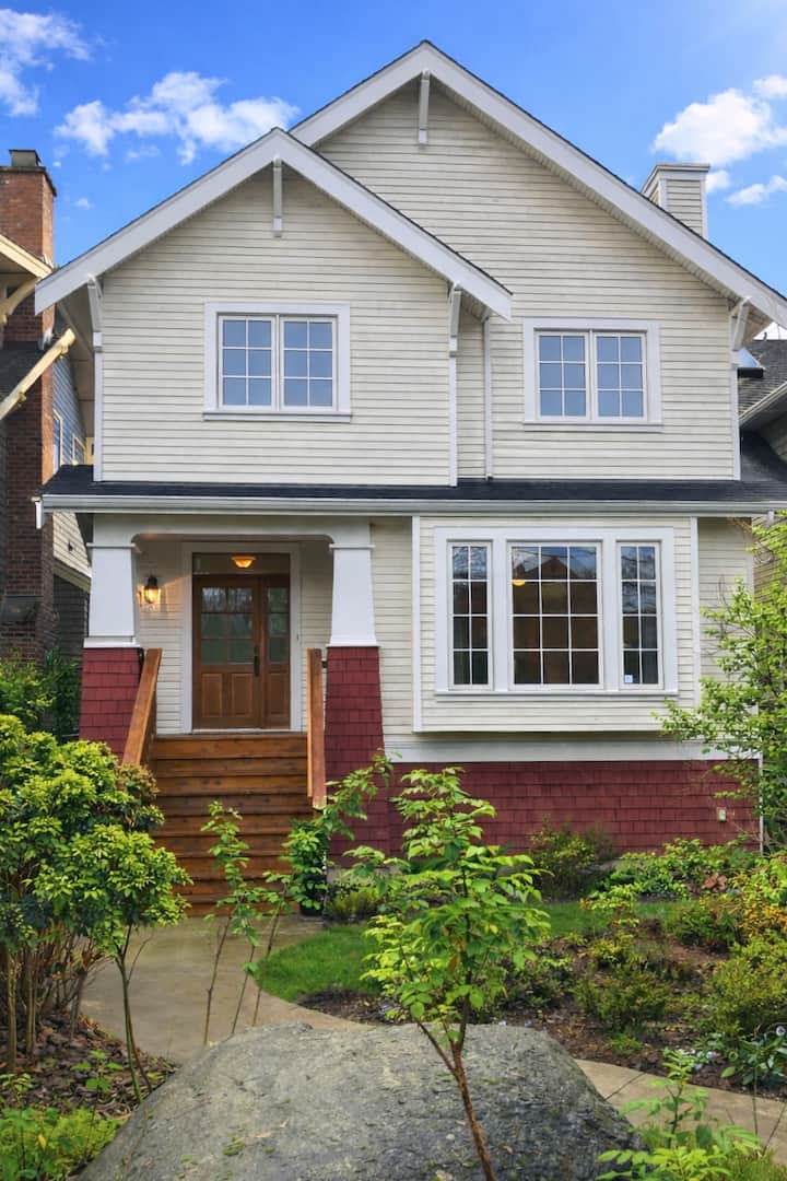 Entire Kitsilano House - 5 Bedrooms - Vancouver