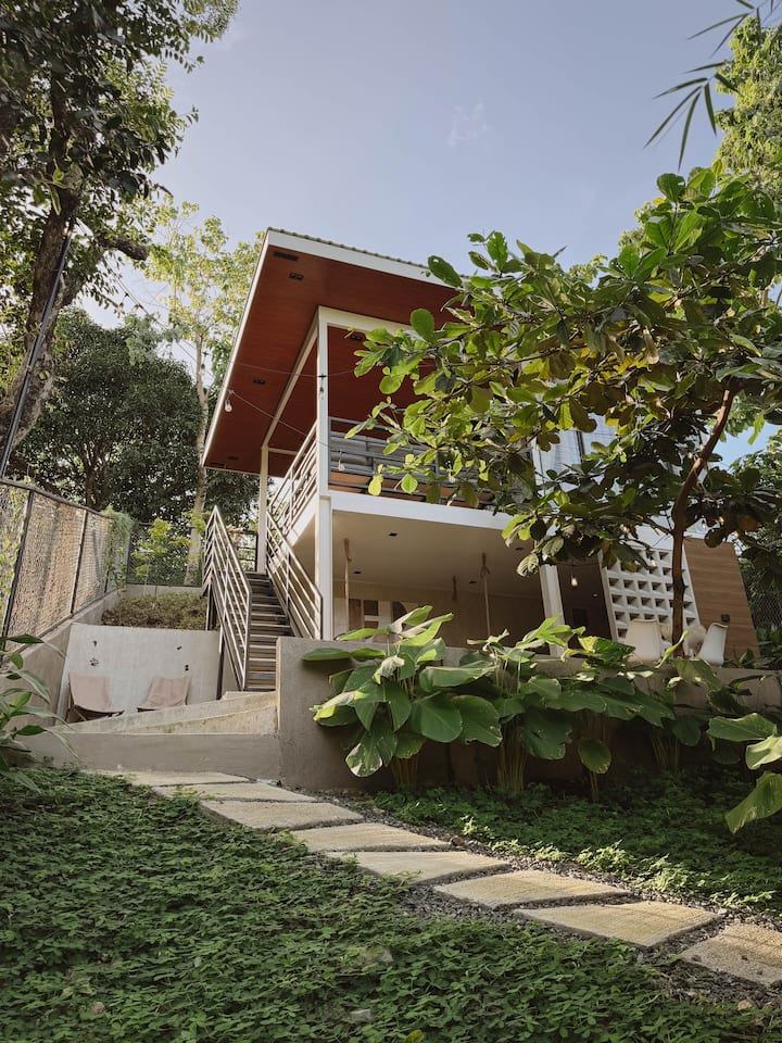 Modern Mountain Cabin In Batangas - Batangas