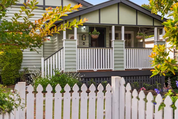 Clark Cottage Central, Deck, Yard, Aircon, Garage - Toowoomba