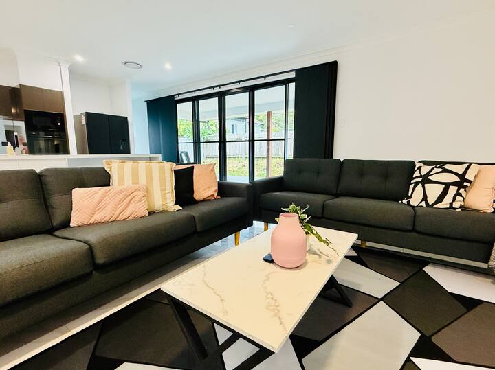 Brand New North Lambton | Double Garage - Waratah
