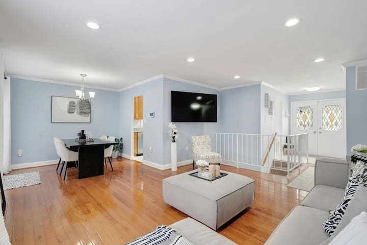 Charming House Near Mgm - Waldorf, MD