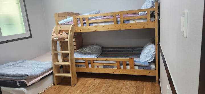 303#장/단기환영#영일대5분#가성비숙소#장성동#한동대10분버스#출장#스페이스워크#비데 - Pohang-si