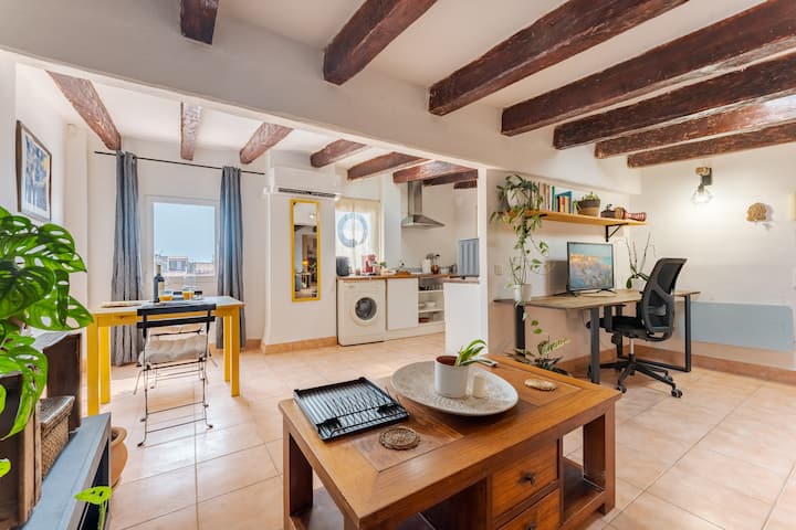 Buhardilla Catedral Y Murallas Tarraco - Tarragona, España