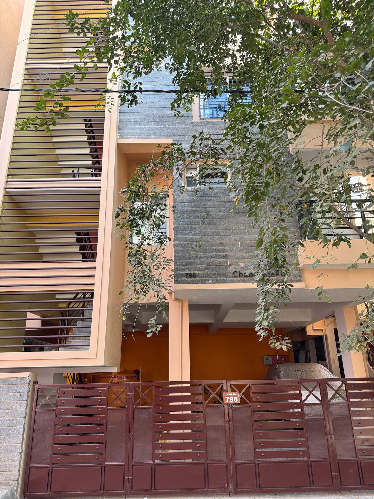 Calme 1 chambre et salle de bain · Grand salon et balançoire - Maisons ...