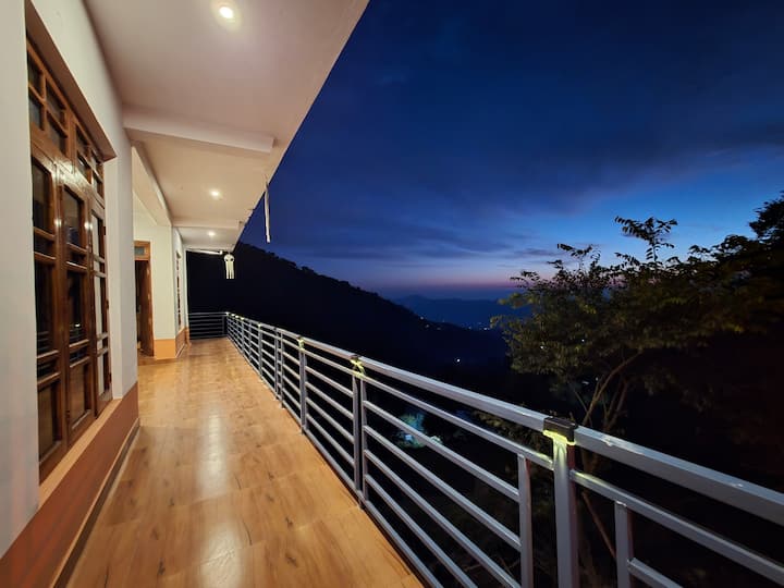 Cosy Mountain View Room In Bir | Sowa Stays - Barot