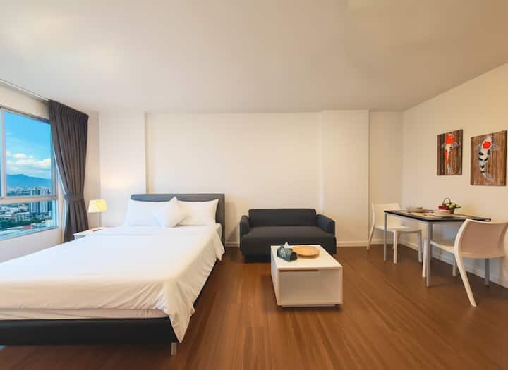 Sunny Retreat With Stunning Mountain Views & Pool - Hua Hin