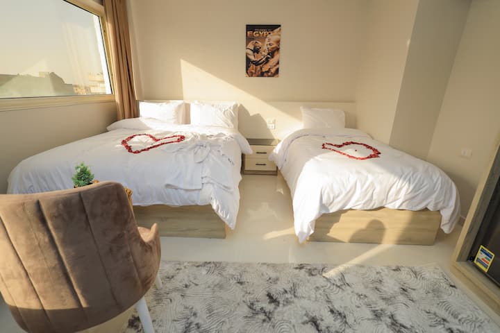 First Site Of Pyramids View Stylish Apt & Jacuzzi - Giza