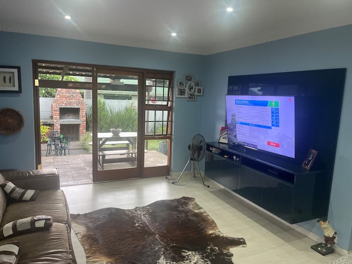 3-bedroom Townhouse, Comfortable, Safe, Private - East London