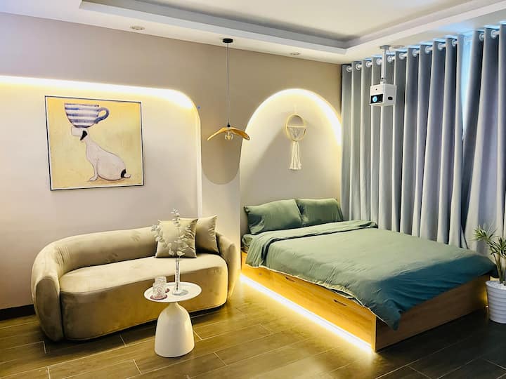 Quiet Studio Steps From West Lake + Washer/dryer - ハノイ