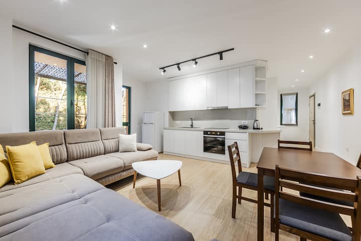 Pine & Sea Retreat - Golem