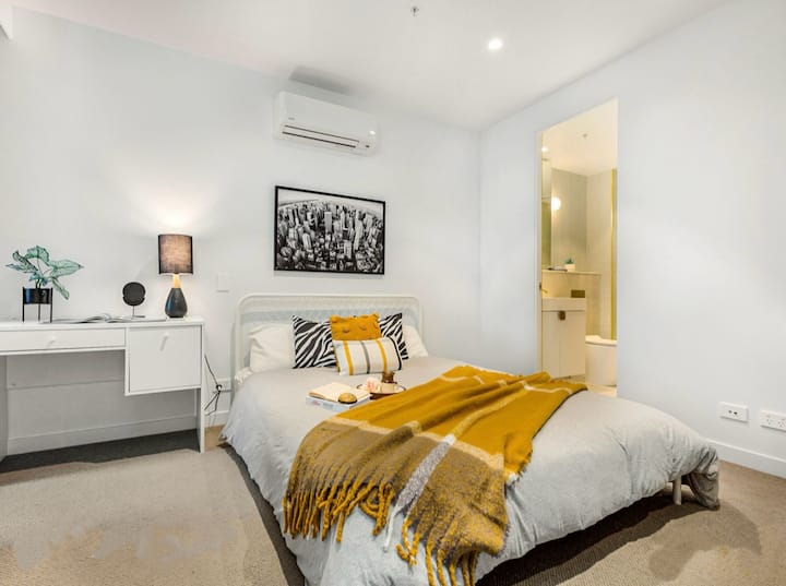 Luxury 2b2b Apartment @ Sky One Box Hill - Box Hill