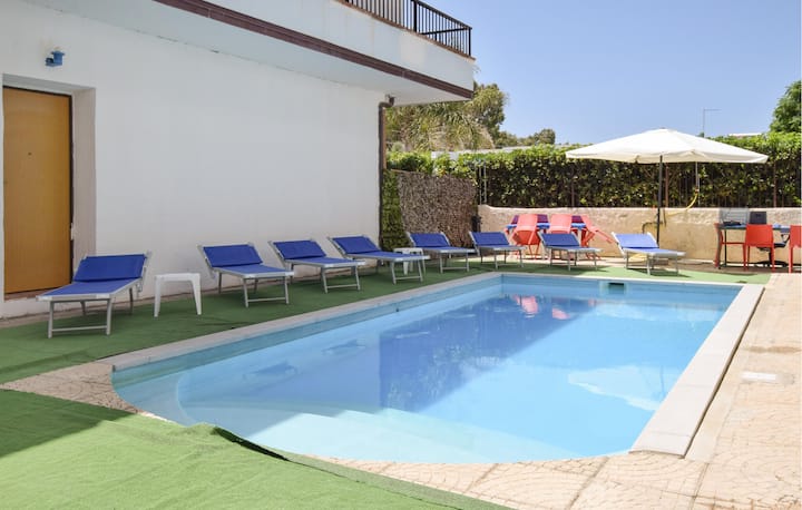 Stunning Apartment In Palmi With Wifi - Gioia Tauro